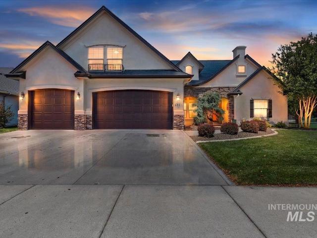 898 W Yosemite Drive