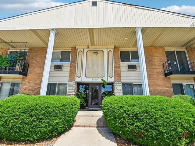 8997 Kennedy Dr Apt 2E, Des Plaines, IL 60016