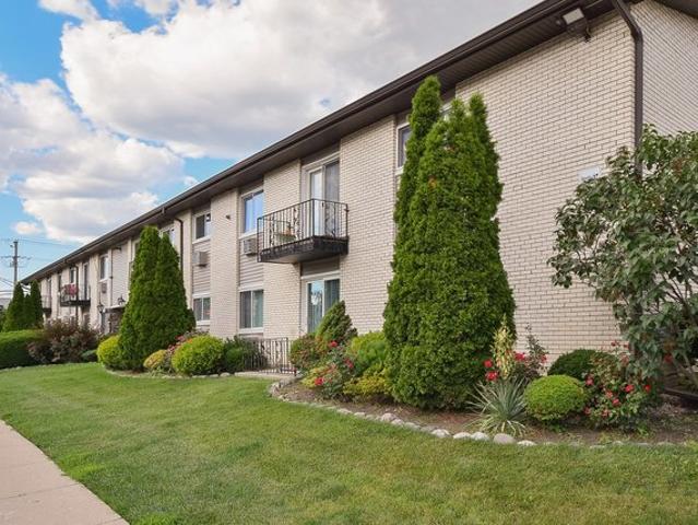 8999 Kennedy Dr Apt 2C, Des Plaines, IL 60016
