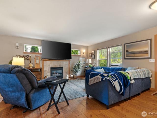 8992 Denise Place NE