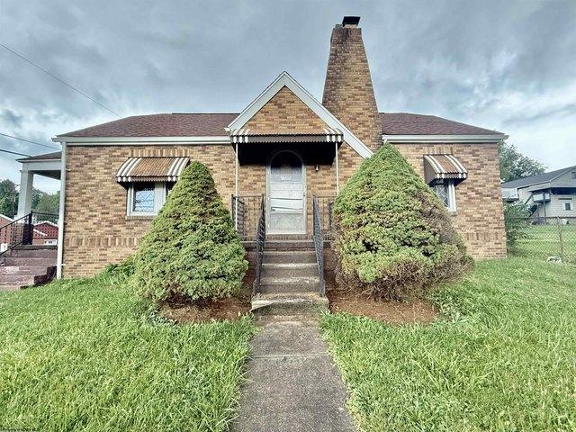 899 Country Club Rd, Fairmont, WV 26554