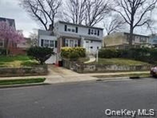 899 Cleveland St, West Hempstead, NY 11552