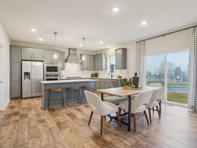 899 Laurel Ct, Chaska, MN 55318