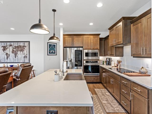 899 ne trillium dr