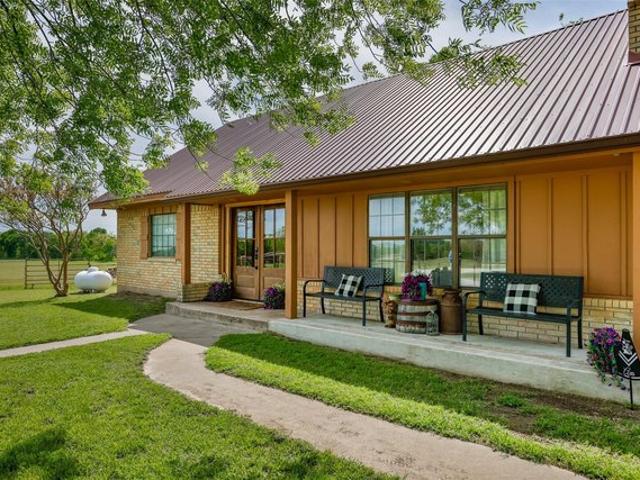 899 S Pecan St, Muenster, TX 76252