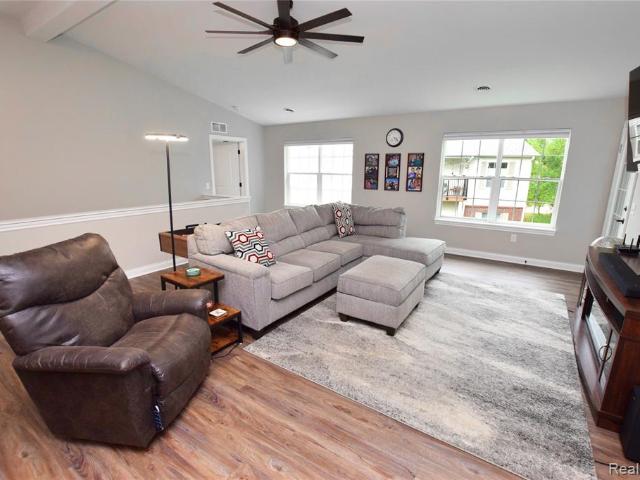 899 Watercress Lane