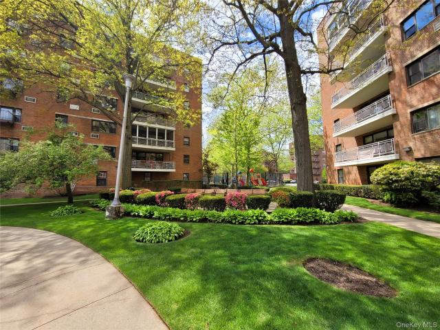 89 40 st Avenue, Unit 3B | Compass