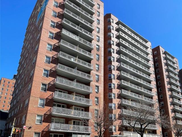 89 15 Parsons Boulevard 15D