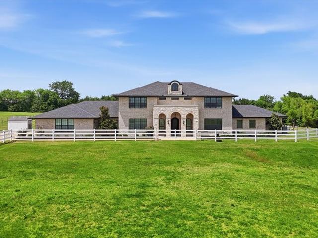 89 Thornwood Ln, Van Alstyne, TX 75495