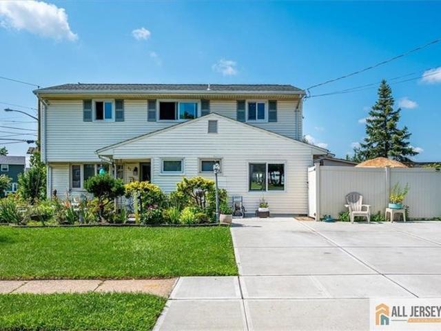 89 Whitman St, Carteret, NJ 07008