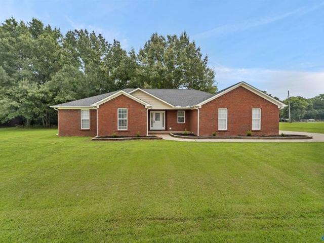 89 Beaver Creek Rd, Laceys Spring, AL 35754