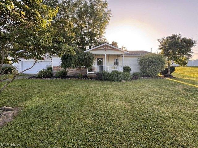 89 Beard St, Frazeysburg, OH 43822