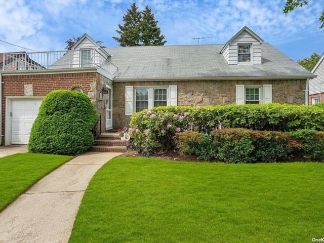 89 Beverly Ave, Floral Park, NY 11001