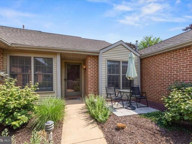 89 Cambridge Dr, Hershey, PA 17033