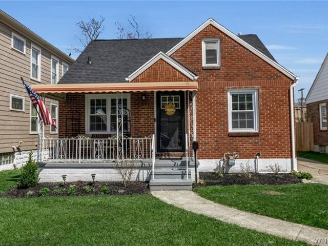 89 Concord Pl, Buffalo, NY 14226
