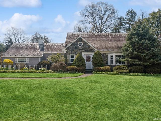89 Country Club Dr, Port Washington, NY 11050 | MLS #983394 | Compass