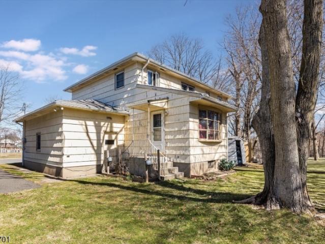 89 Division St