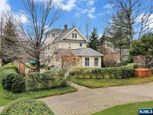 89 Dwight Place