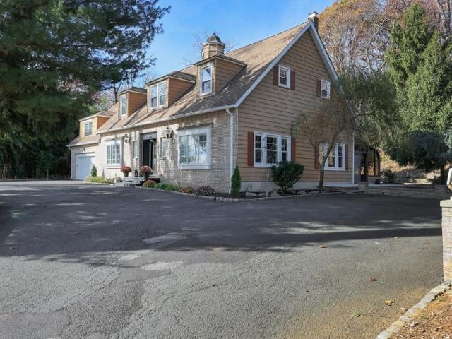 89 East Dr
