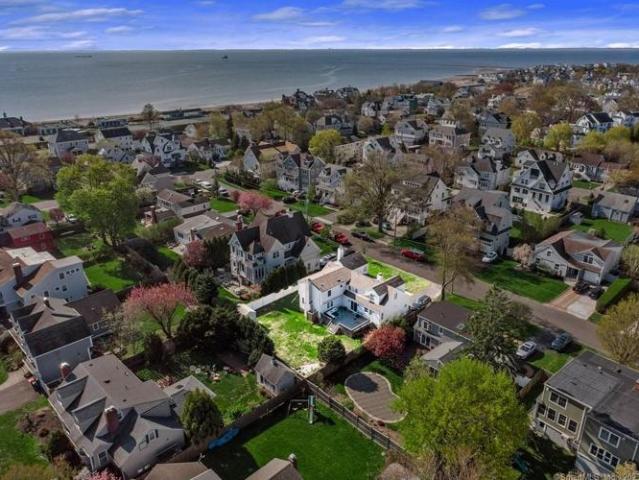 89 Eunice Ave, Fairfield, CT 06824