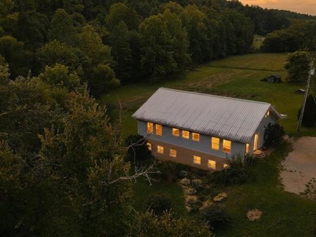 89 Gum Br, Hitchins, KY 41146