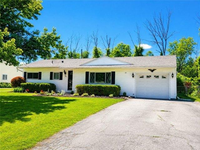 89 Kenwick Dr, Henrietta, NY 14623