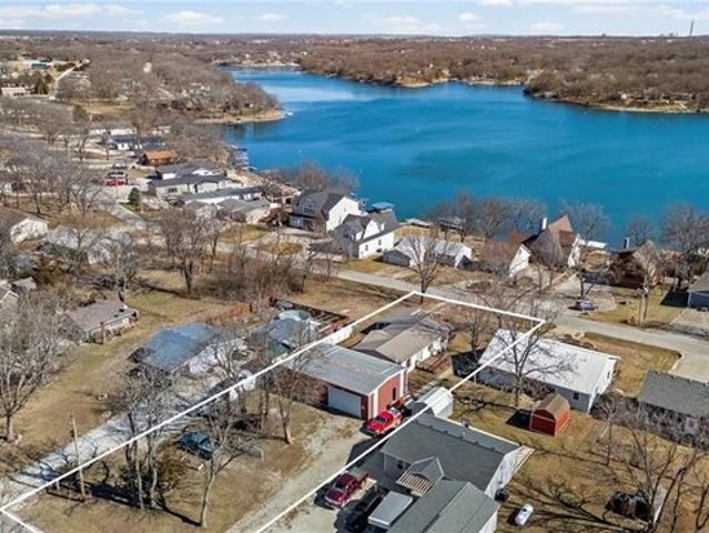 89 Lakeview Ln, Linn Valley, KS 66040