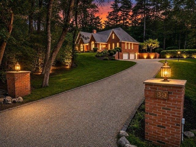 89 North St, Topsfield, MA 01983