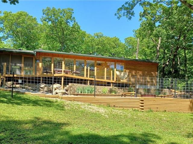 89 NW Lakeside Drive