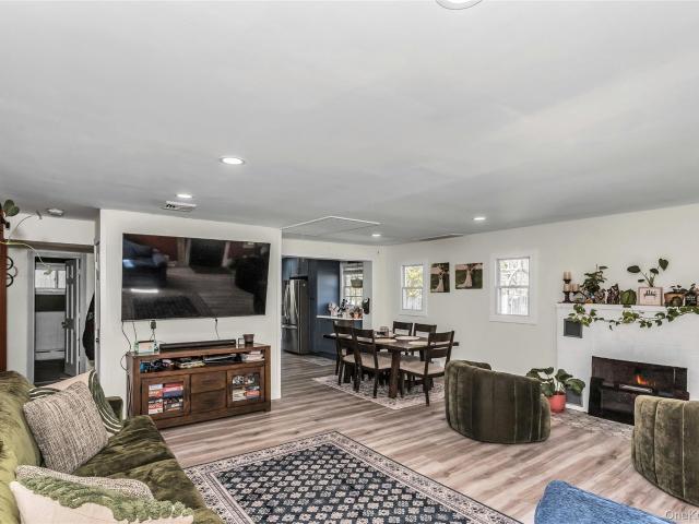 89 Pinelawn Avenue