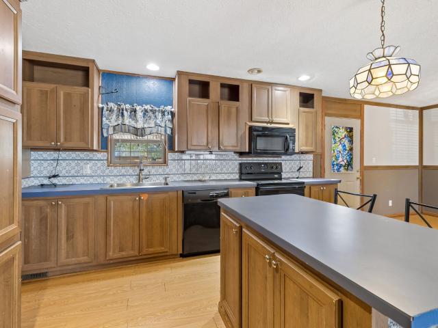 89 Poplar Dr