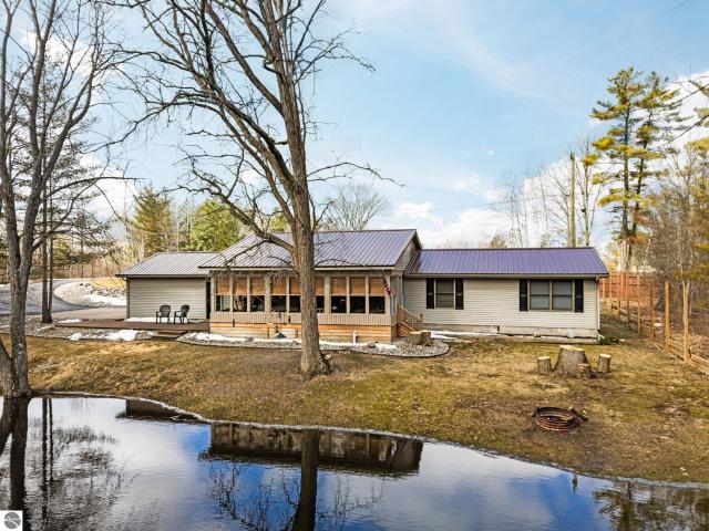 89 River Drive