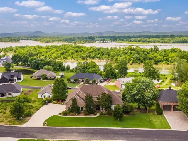 89 River Road Drive W
