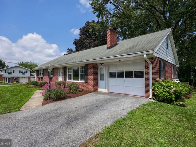 89 Rose Ave, Leola, PA 17540