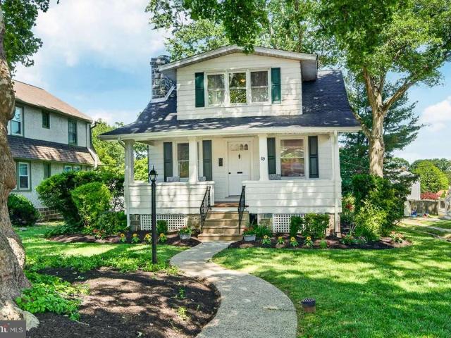89 Saxer Avenue
