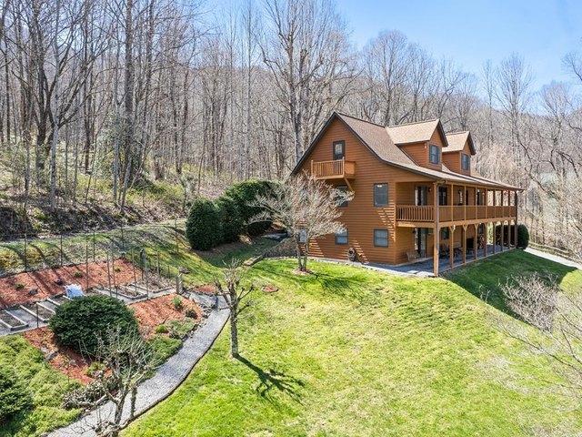 89 Stump Ln, Maggie Valley, NC 28751