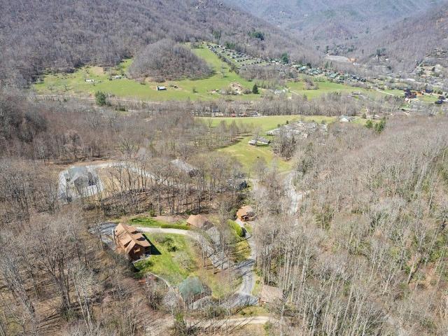 89 Stump Ln, Maggie Valley, NC
