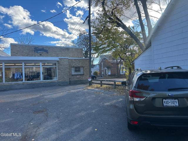 89R Bay Street