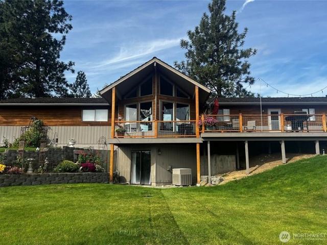 8 Mundinger Ln, Omak, WA 98841