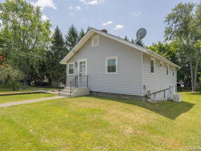 8 Murray Avenue