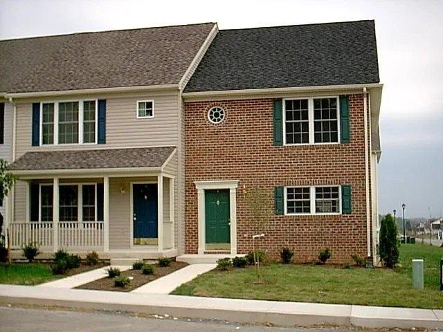 8 Mabel Ln, Martinsburg, WV 25404