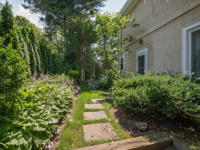 8 Magnolia Drive