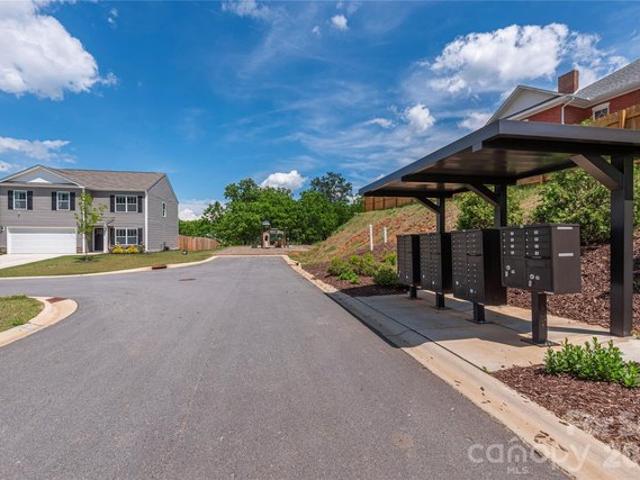 8 Madelyn Dr, Clyde, NC 28721