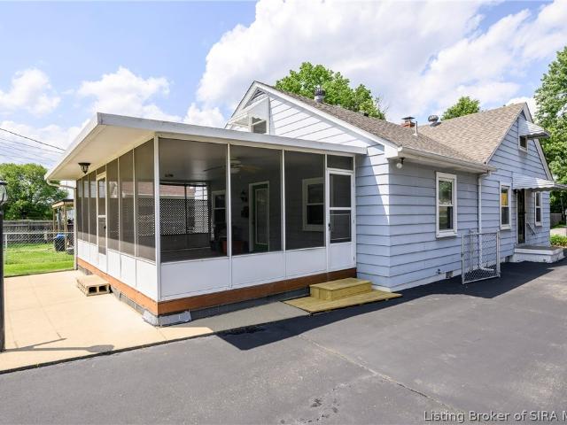 8 Mann Court