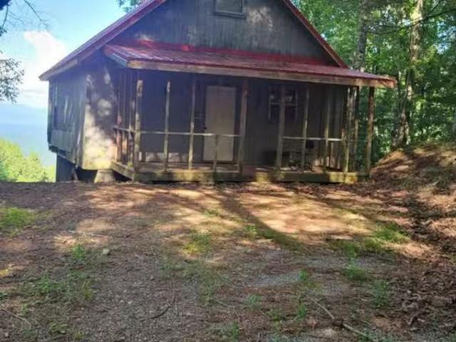 8 MANOR LN, ELLIJAY, GA 30540 Single Family Residence For Sale.