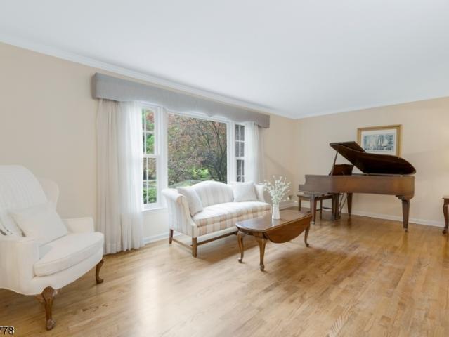 8 Mansfield Ct