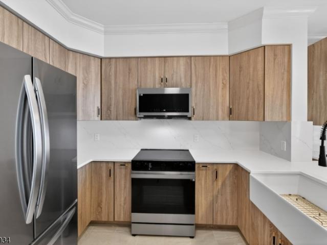 8 Maple Cres Unit 12