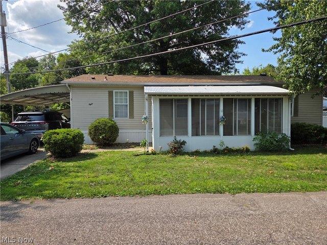 8 Maple Dr, Olmsted Township, OH 44138