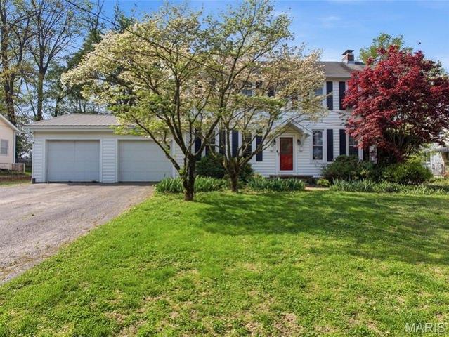 8 Maple Dr, Belleville, IL 62220