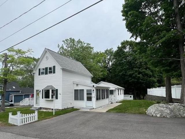 8 Maplewood Ave, Goffstown, NH 03045